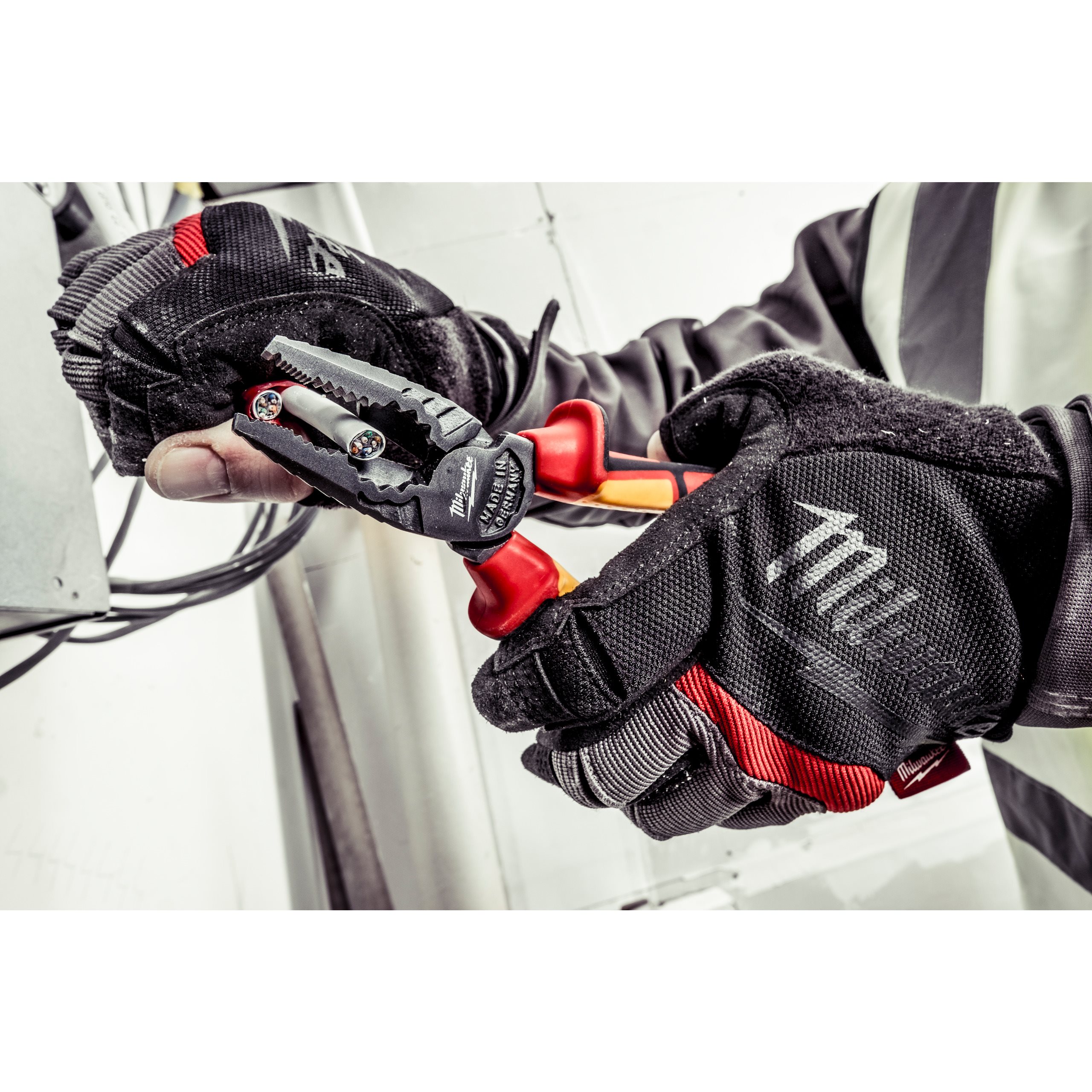 Vde combination pliers store