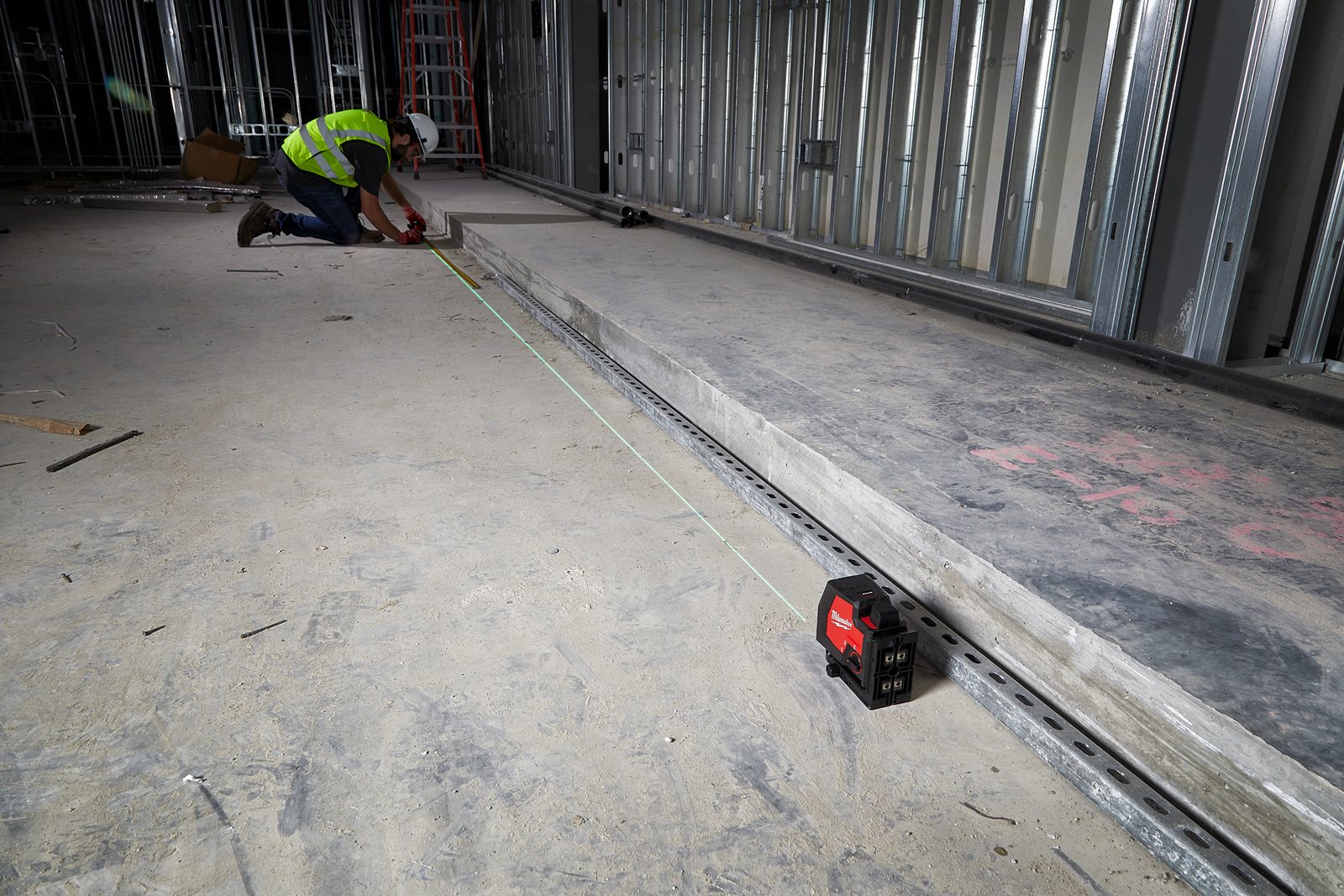 Drywall Tools, Plasterboard & Ceiling Installation Tools | Milwaukee ...