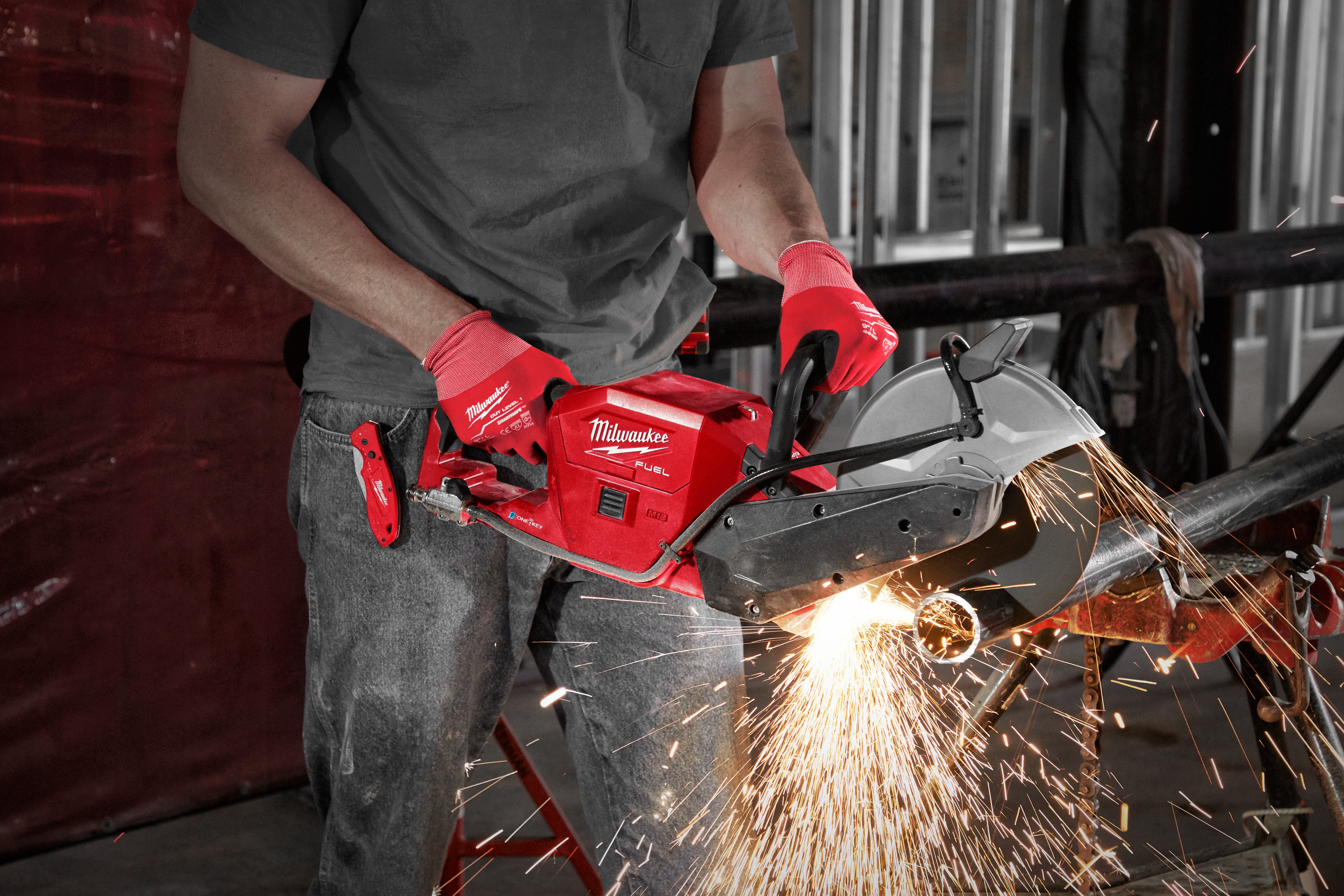 M18 FUEL Cut off Saw Cordless Cut Off Tools Milwaukee Tool EU
