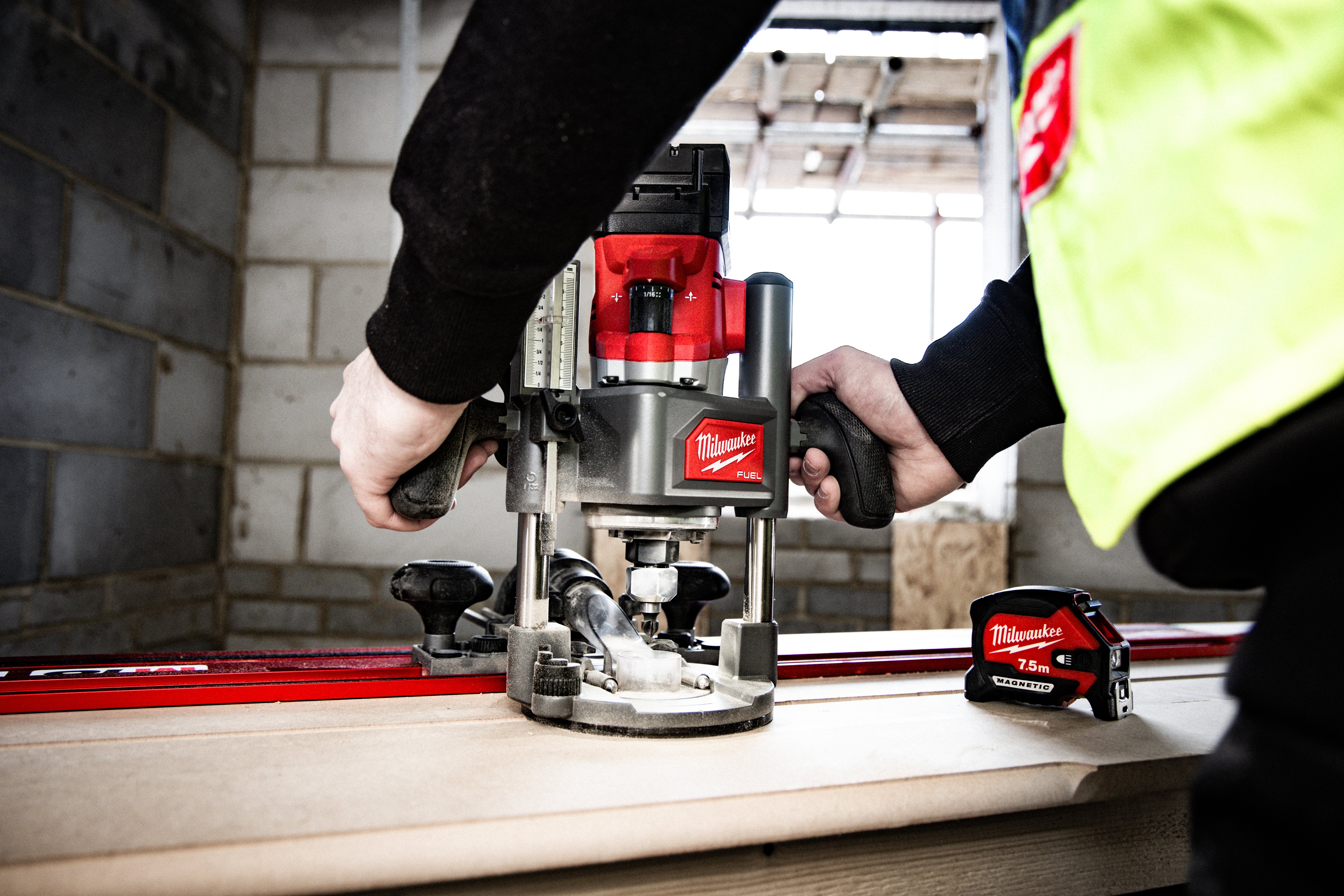Milwaukee 12v router store