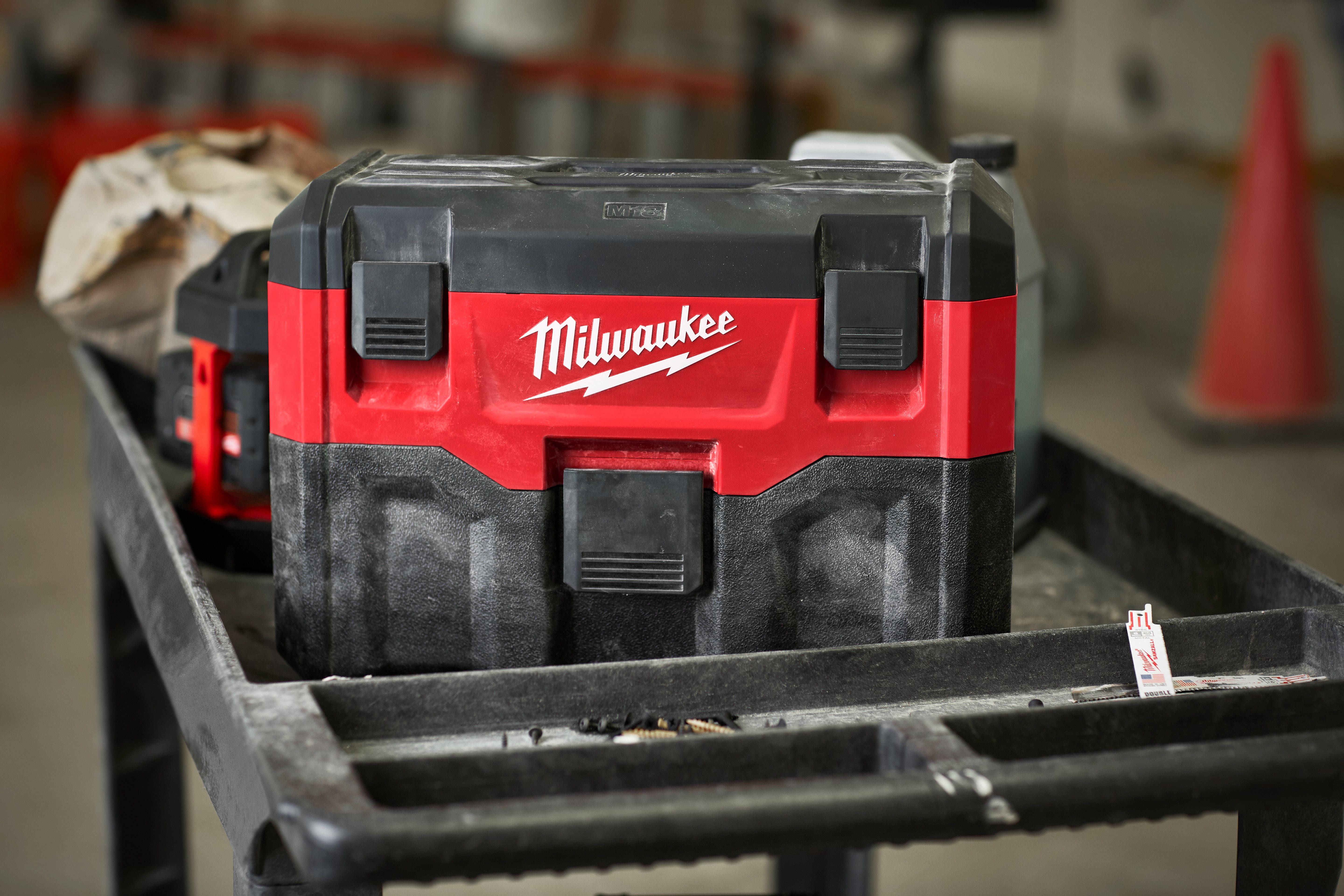 M18vc2 milwaukee store
